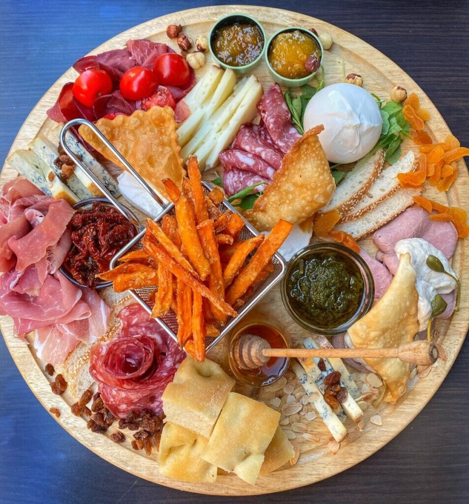 Come preparare un tagliere perfetto per l'aperitivo